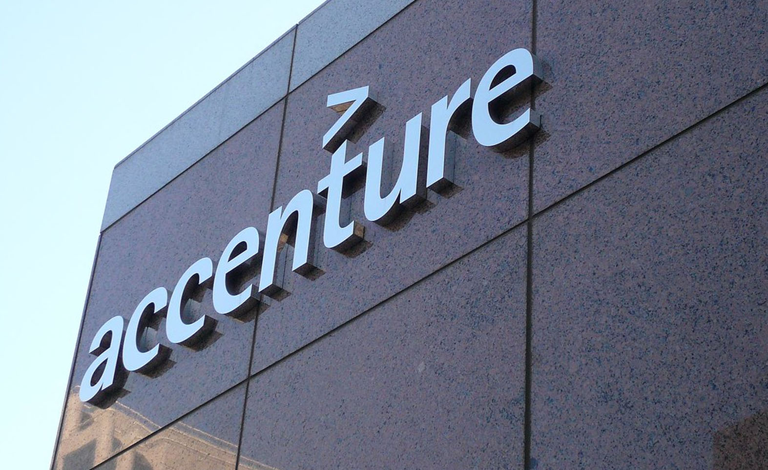 Accenture sets up largest experience centre in Mumbai - IndBiz ...